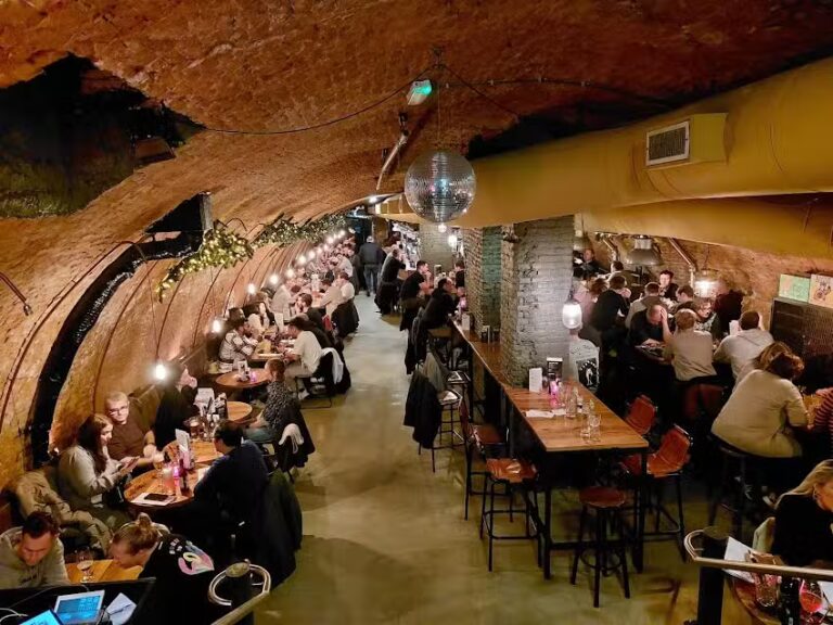 Beers & Barrels - Utrecht Centrum | Café in Binnenstad, Utrecht